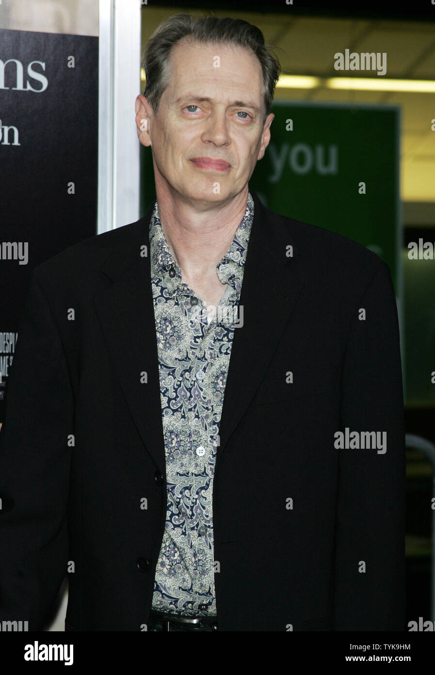 Steve Buscemi arrives for the premiere of "Julie & Julia" at the ...