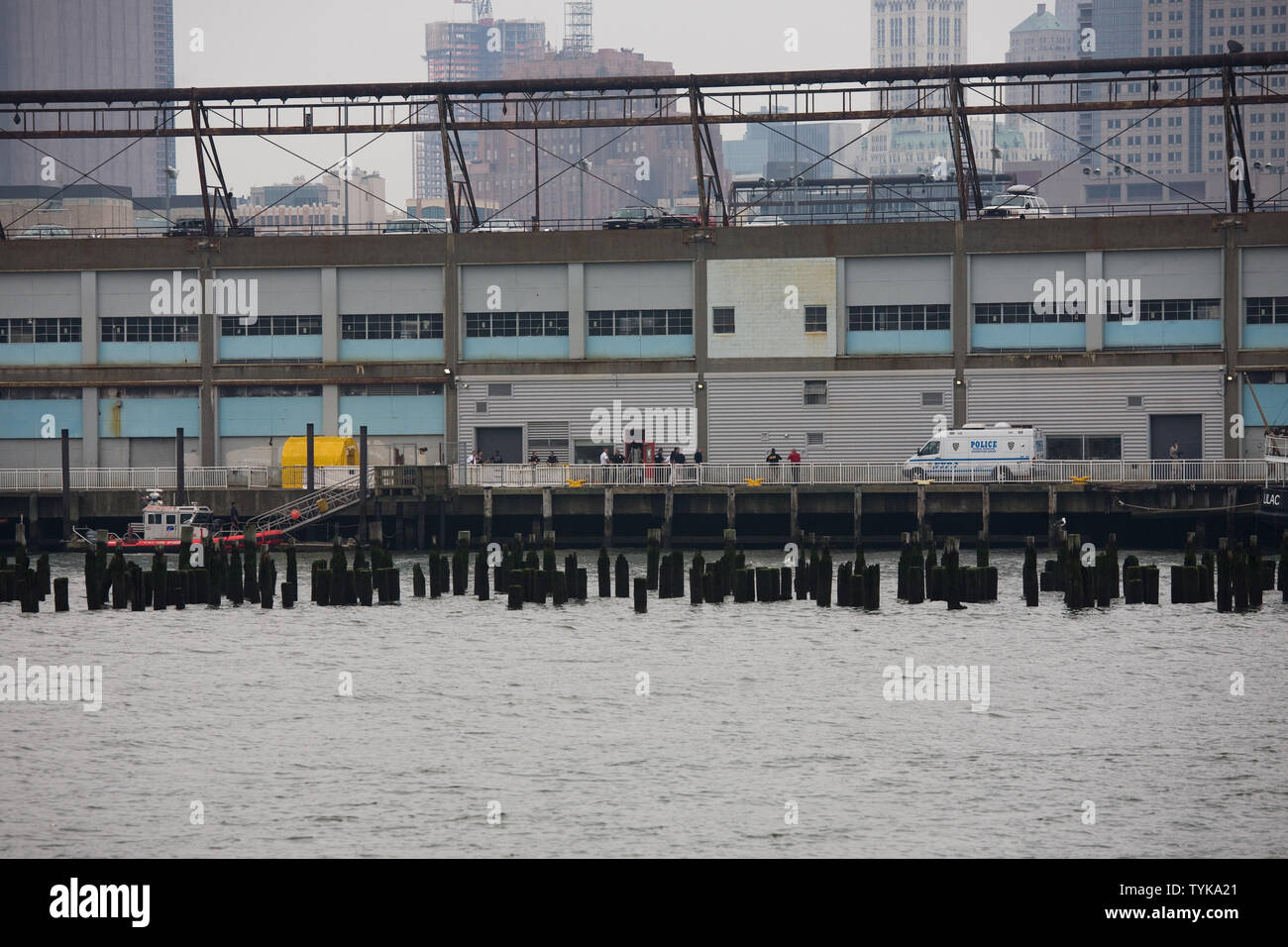 Pier 40 hudson river hi-res stock photography and images - Alamy
