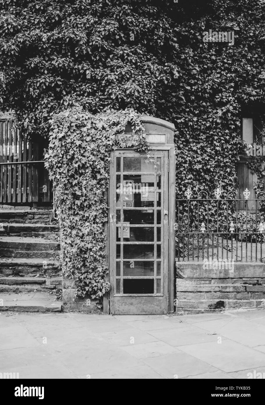 Vintage old phone in Black and White Stock Photos & Images - Alamy