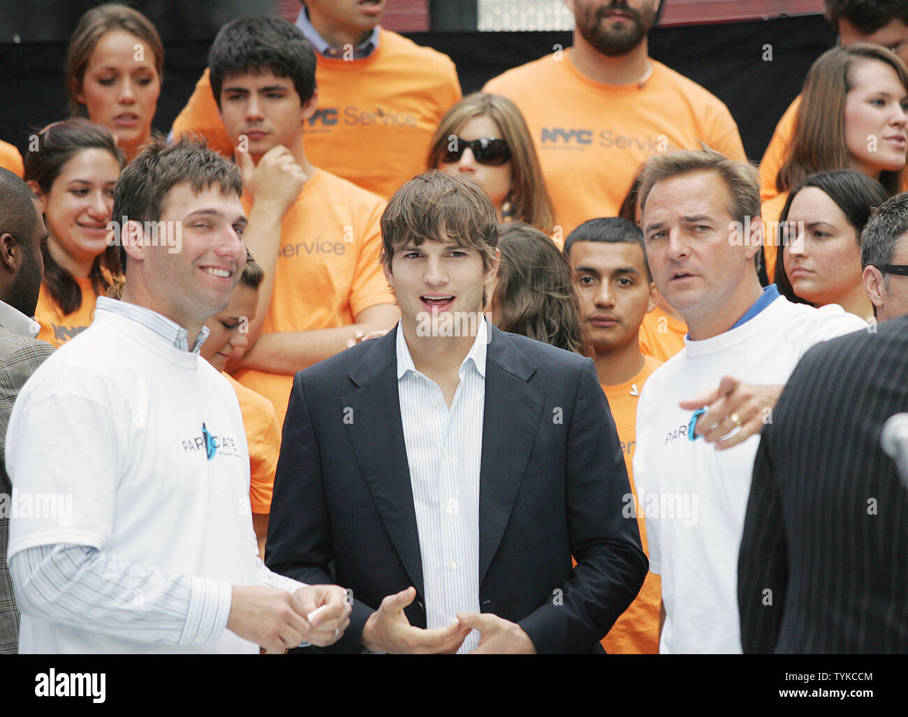 (L-R) Jeff Francoeur, Ashton Kutcher and Al Leiter attend the ...