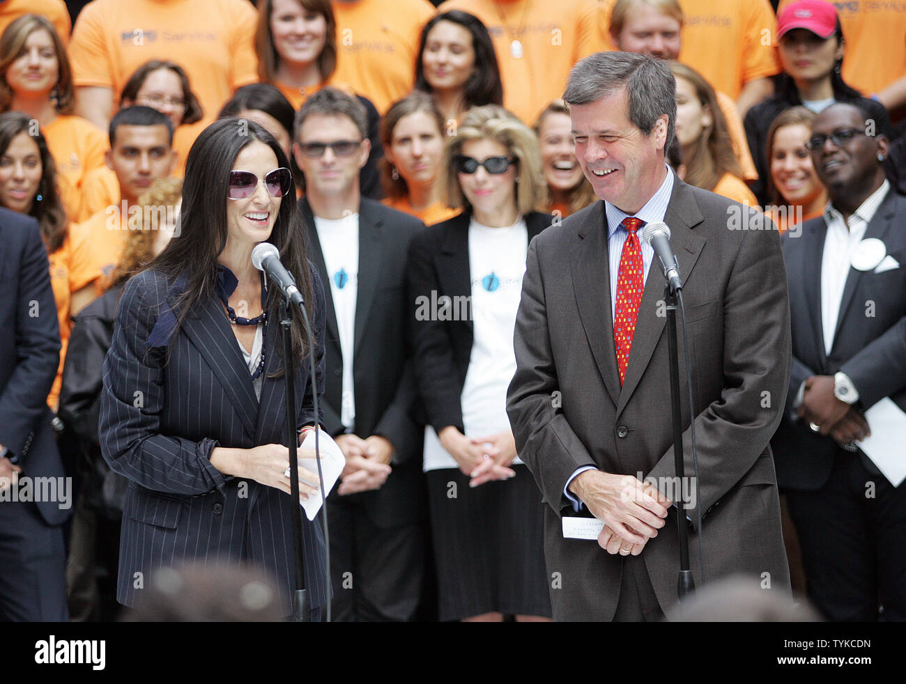Demi Moore and Nashville Mayor Karl Dean attend the Entertainment ...