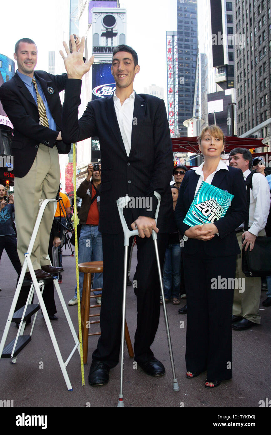 Sultan Kosen receives his official U.S. measurement to enter the ...