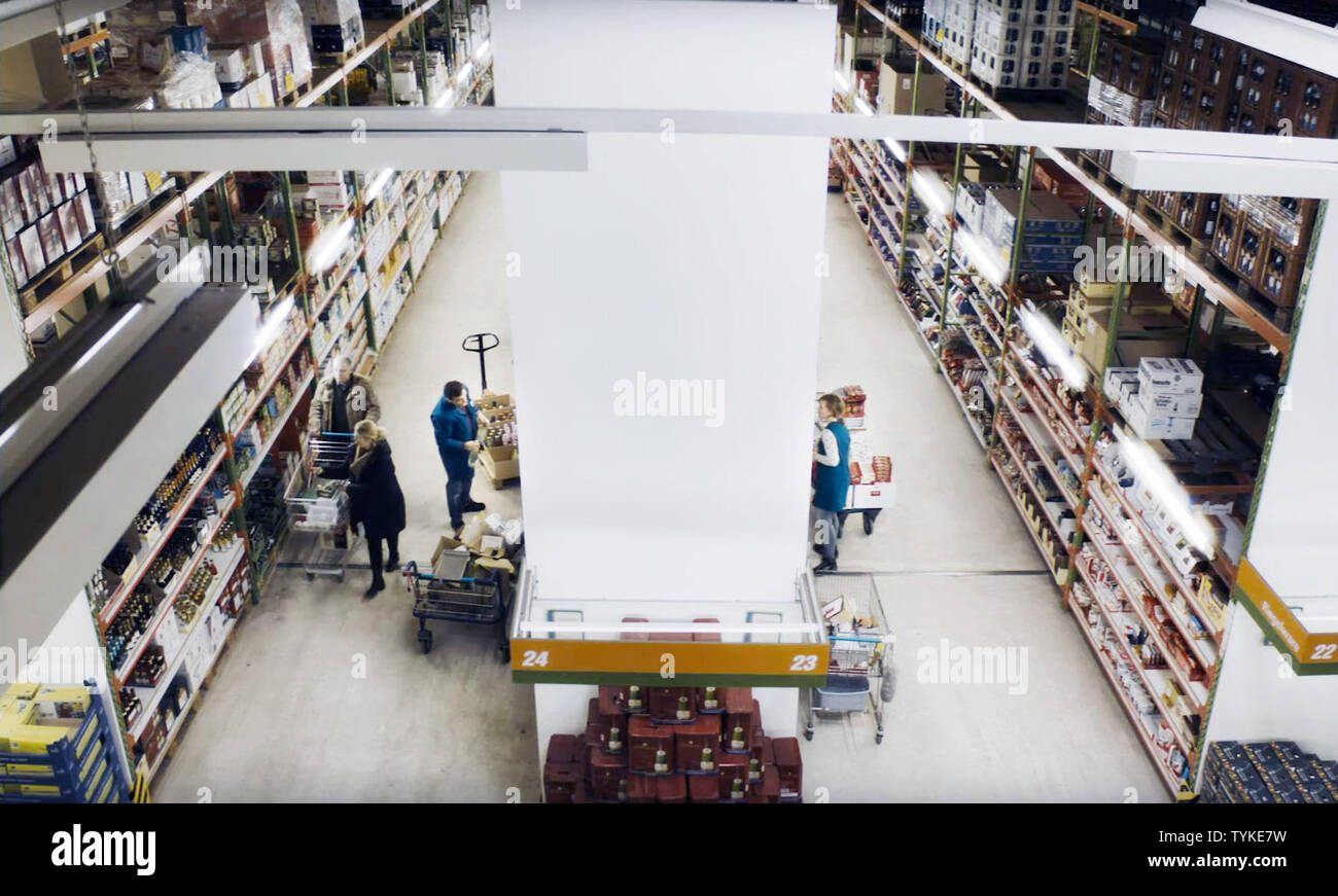 IN THE AISLES, (aka IN DEN GANGEN), center from left: Franz Rogowski ...
