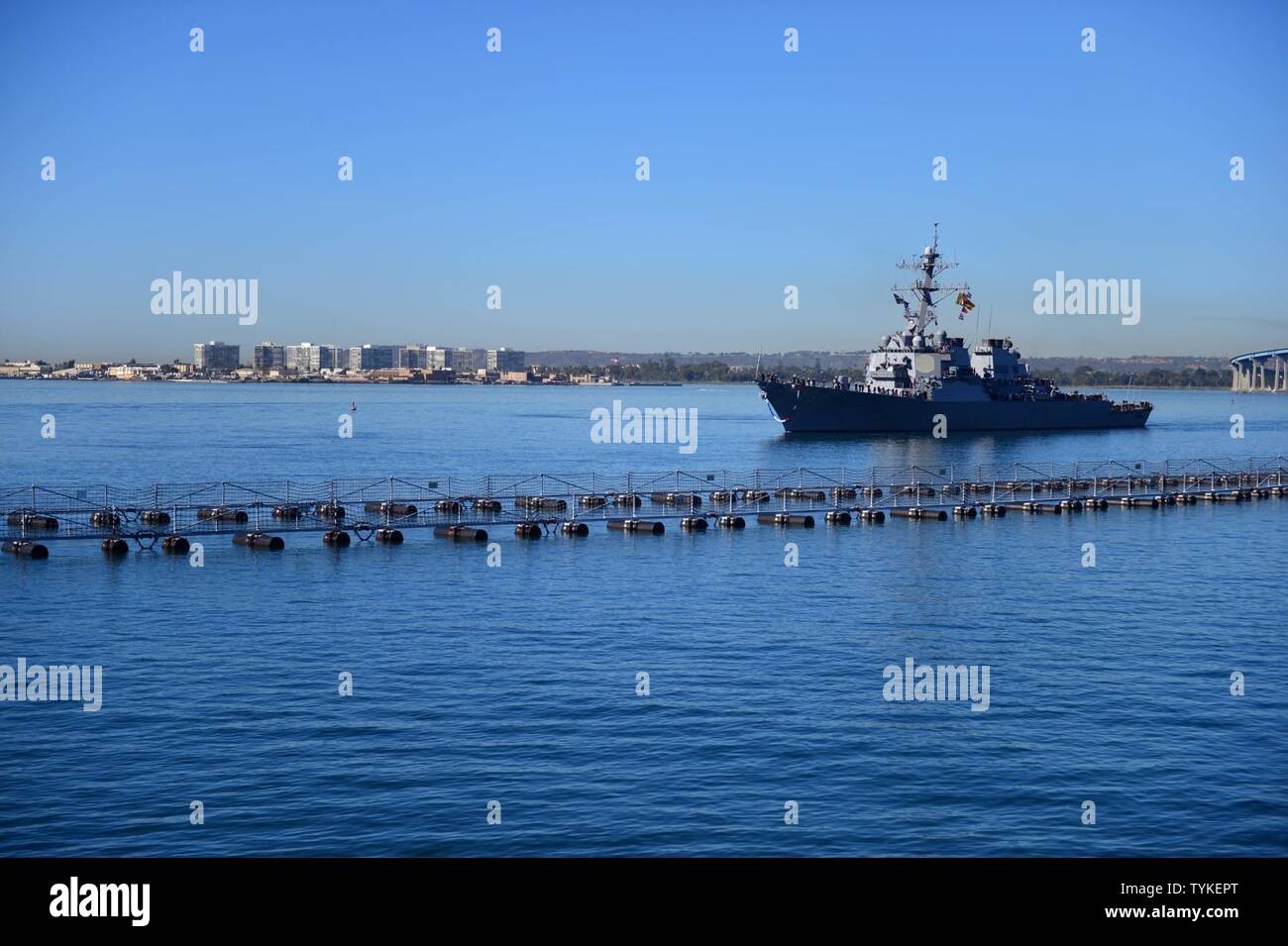 DIEGO (Nov. 14, 2016) - The guided-missile destroyer USS Decatur (DDG ...