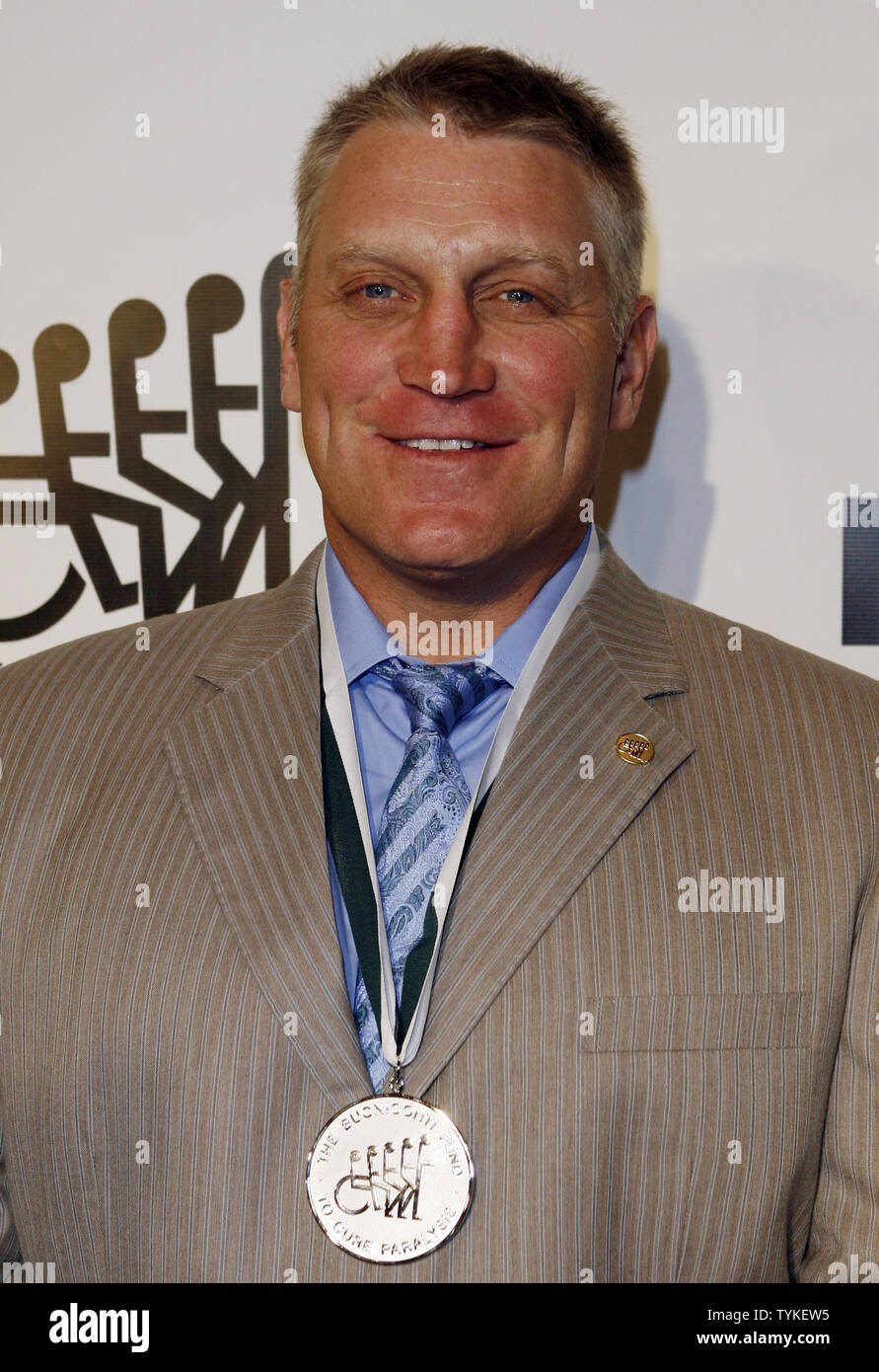 Brett Hull arrives on the red carpet at the 24th Annual Great Sports ...