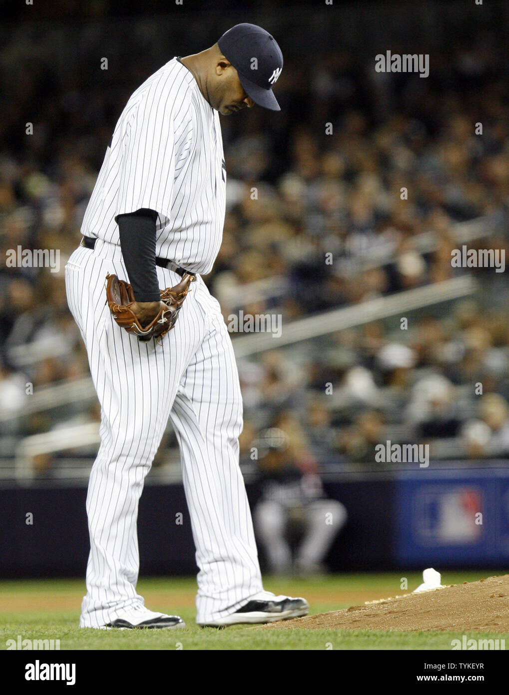 Yankee stadium pitchers mound hi-res stock photography and images - Alamy