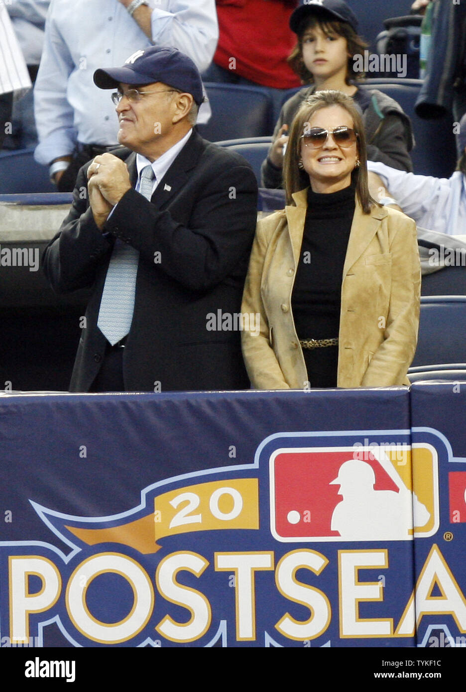 Rudy Giuliani and wife Judith stand up in their seats before the New ...