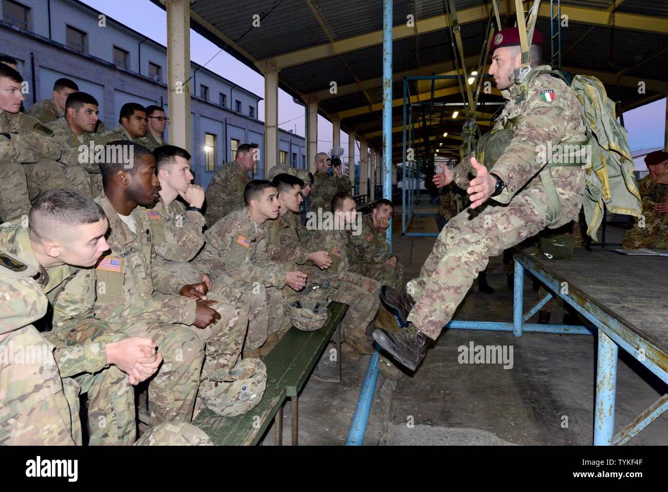 Italian soldiers from Folgore Brigade, brief U.S. Army paratroopers ...
