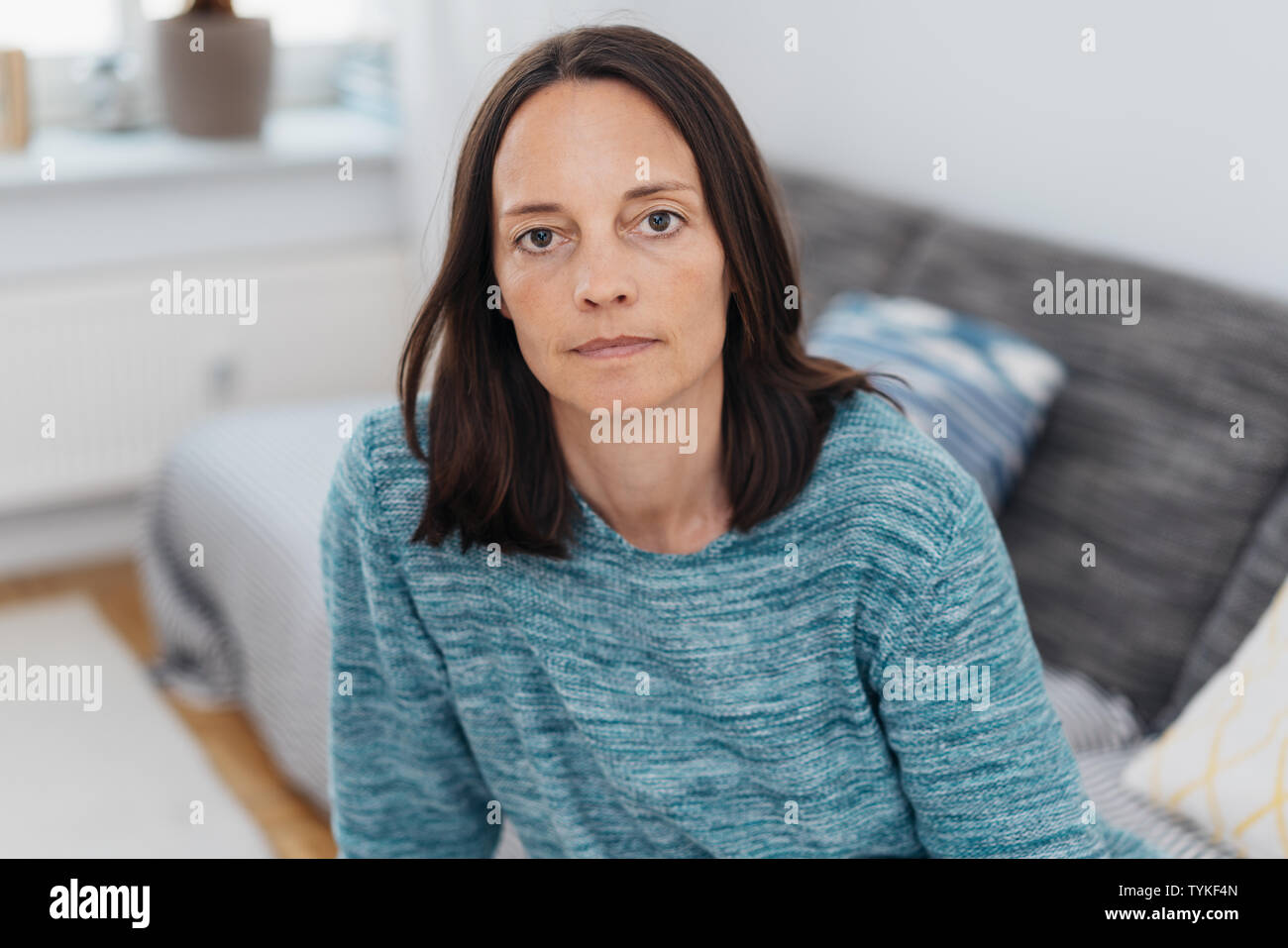 Deadpan face hi-res stock photography and images - Alamy