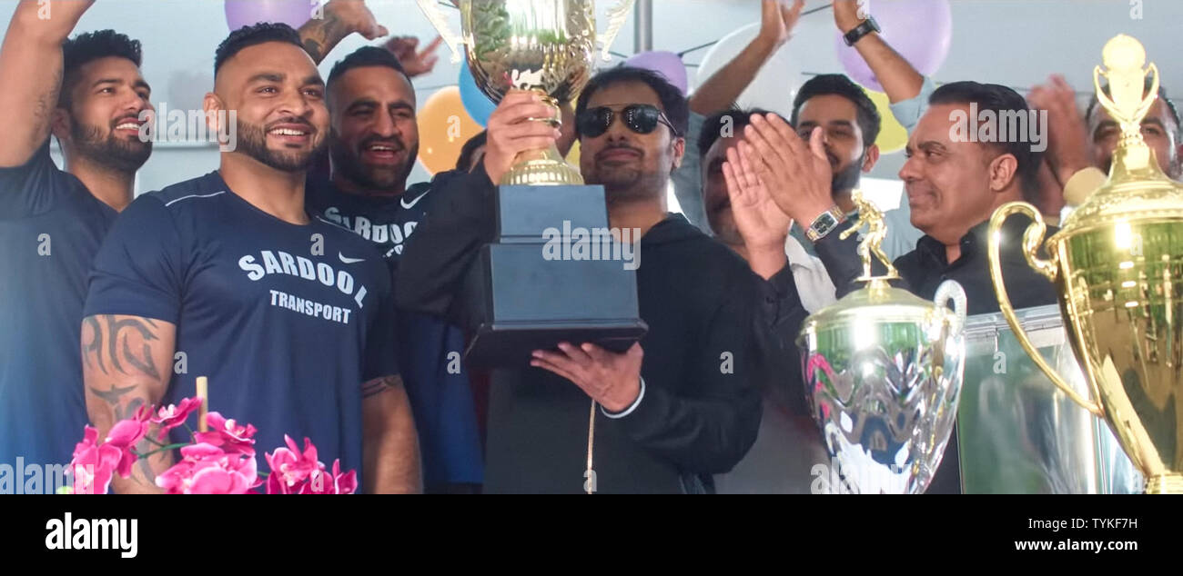 LAIYE JE YAARIAN, holding trophy: Amrinder Gill, 2019. © Rhythm Boz ...