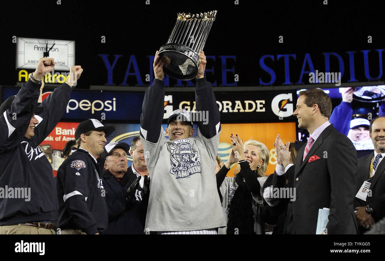 World series baseball holding trophy hi-res stock photography and ...