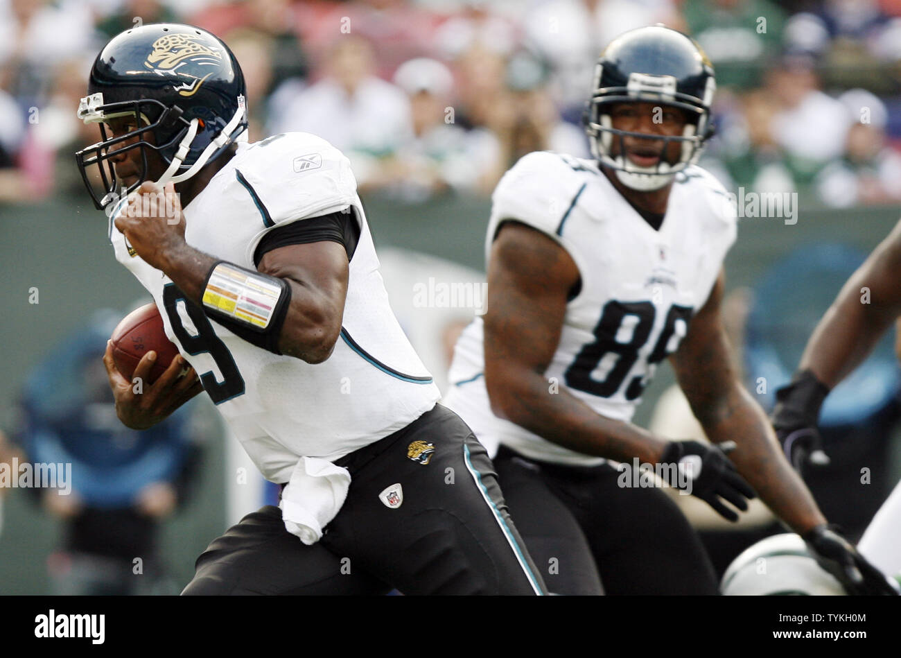 Jacksonville Jaguars David Garrard runs for an 11 yard touchdown in the ...