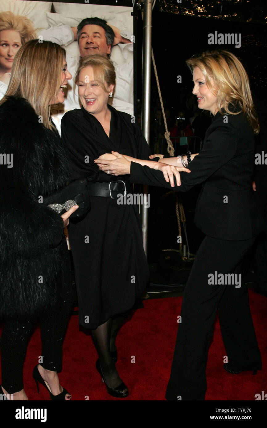 (L-R) Rita Wilson, Meryl Streep and Alexandra Wentworth arrive for the ...