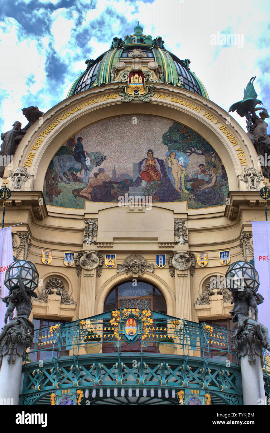 Municipal opera house and town hall hi-res stock photography and images ...