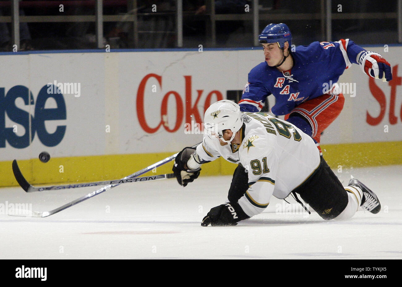 New York Rangers Brandon Dubinsky (17) and Dallas Stars Brad Richards ...
