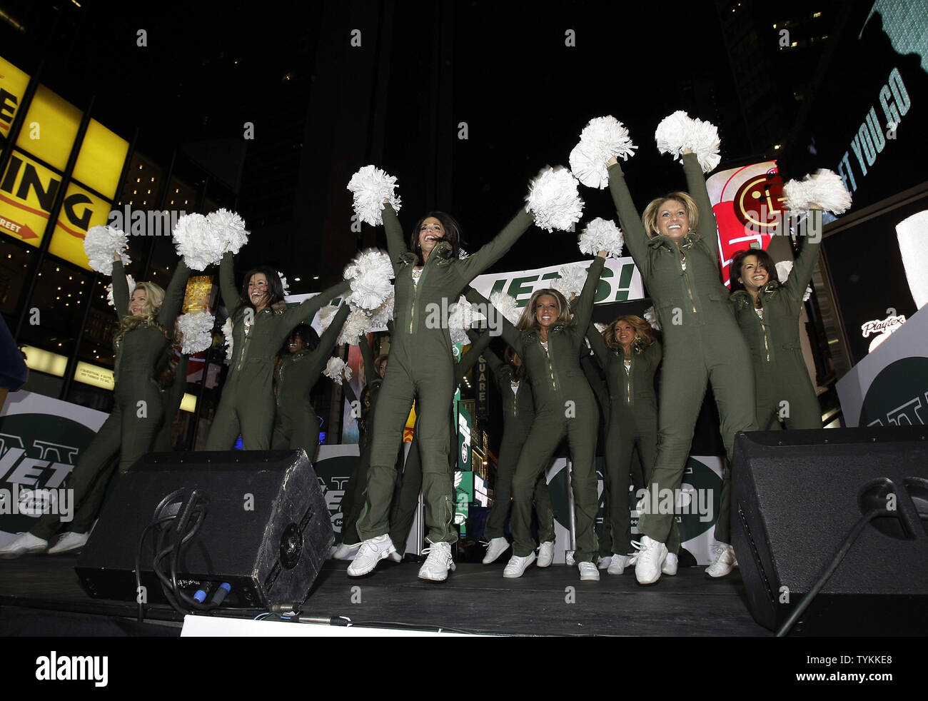The New York Jets Flight Crew cheerleaders dance during a Jets playoff ...