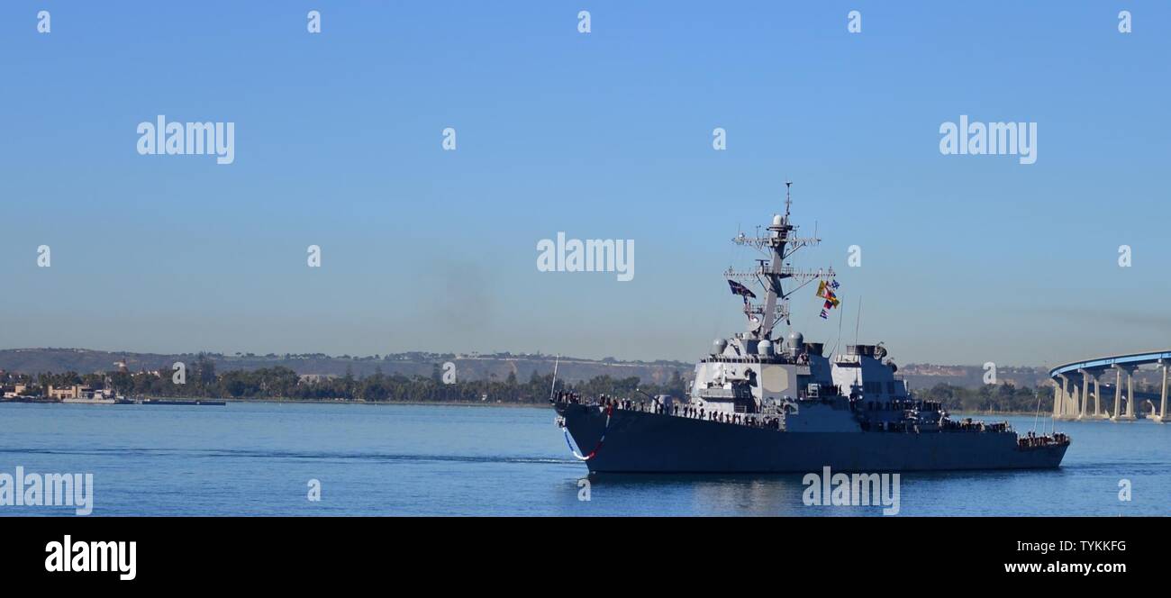 DIEGO (Nov. 14, 2016) - The guided-missile destroyer USS Decatur (DDG ...
