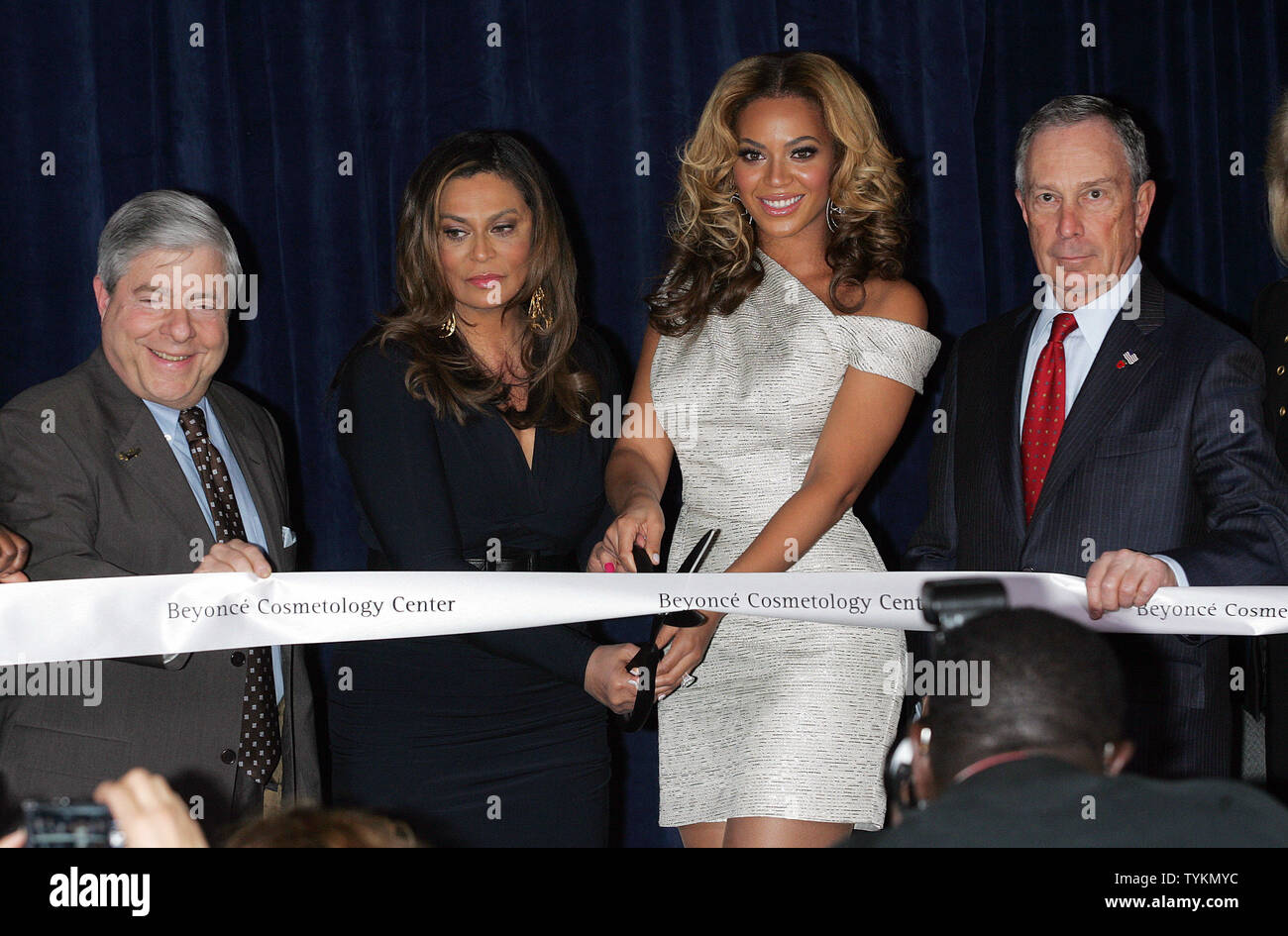 (L-R) Brooklyn Borough President Marty Markowitz, Tina Knowles, Beyonce ...