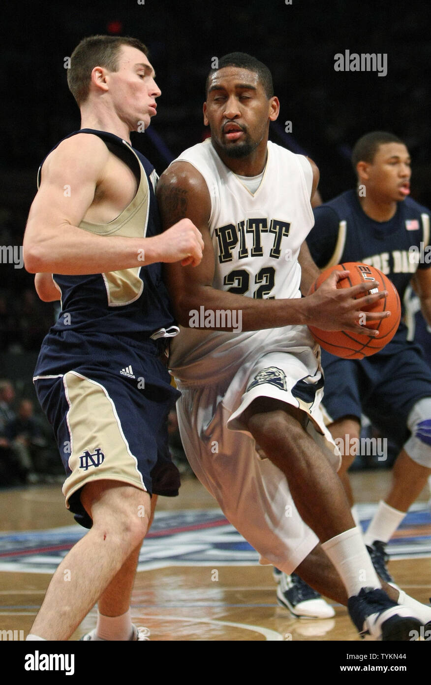 Brad Wanamaker (R) of Pittsburgh tries to get past Ben Hansbrough of ...