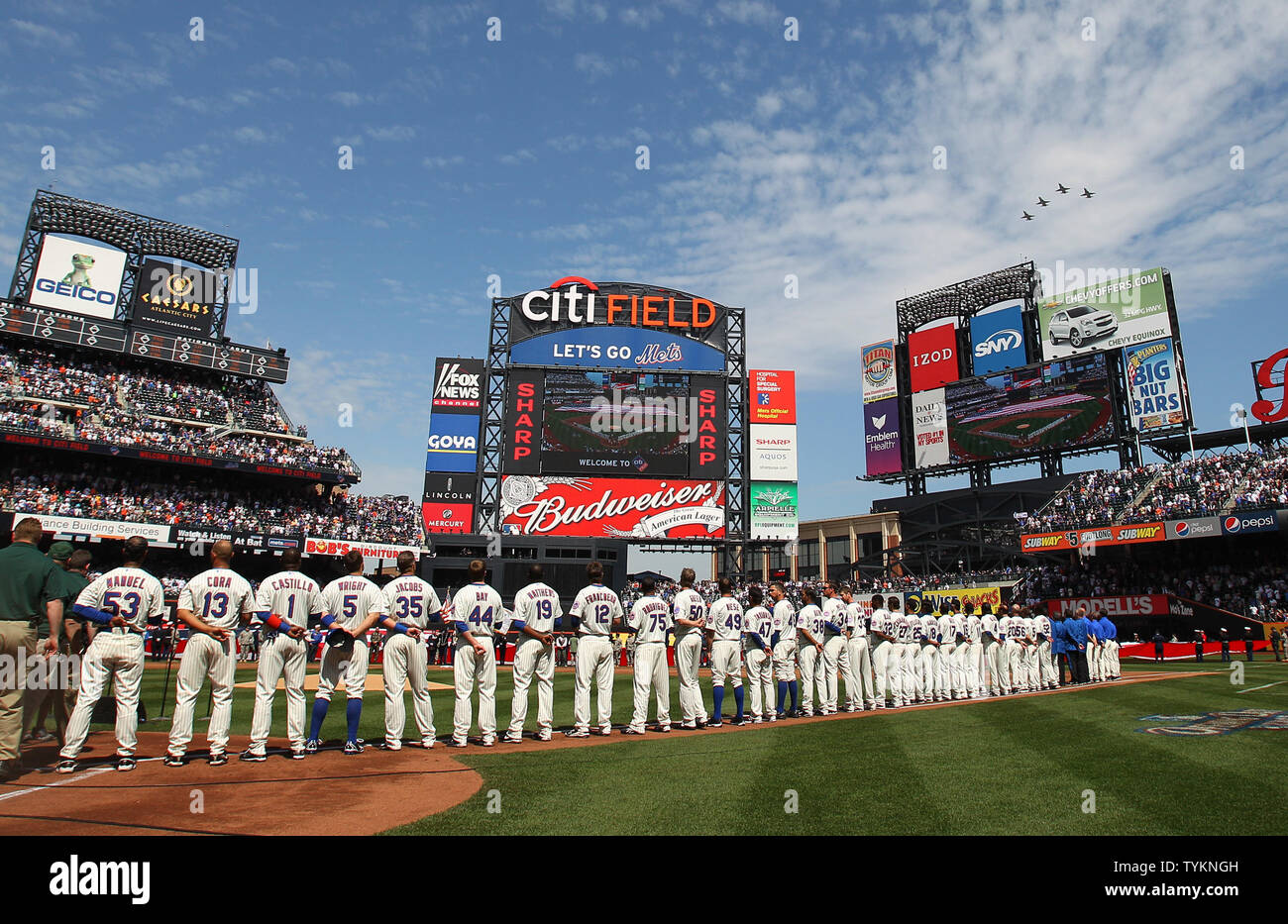 Mlb players national anthem hi-res stock photography and images - Alamy