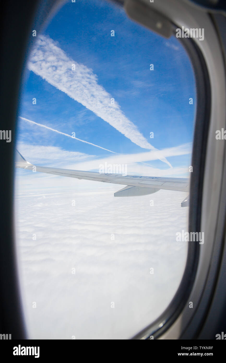 Aircraft windows hi-res stock photography and images - Alamy