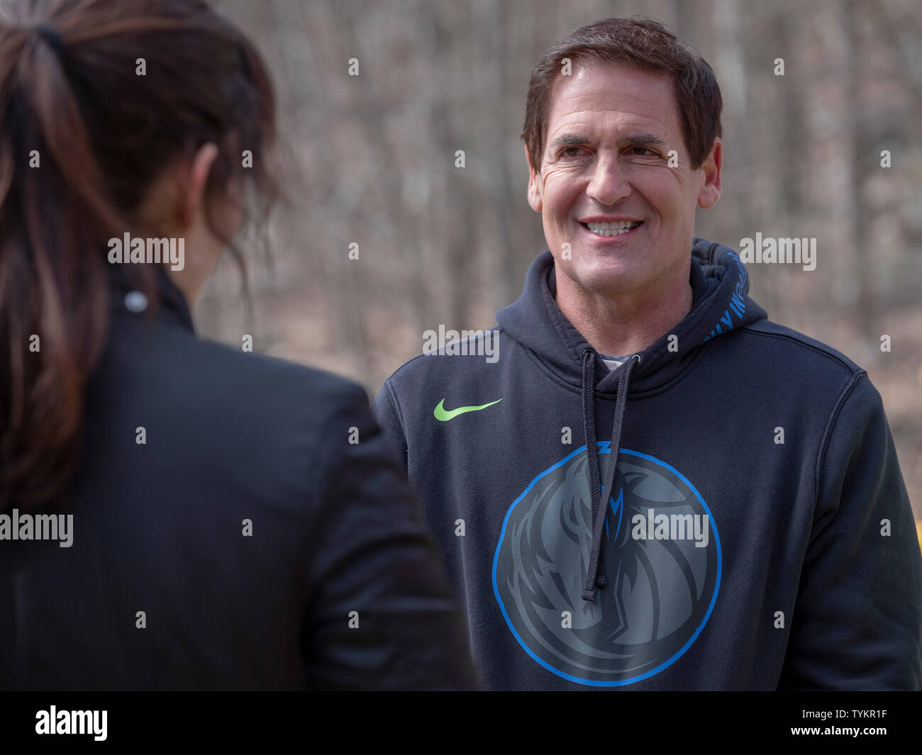 BILLIONS, from left: Maggie Siff (back to camera), Mark Cuban, 'Extreme ...