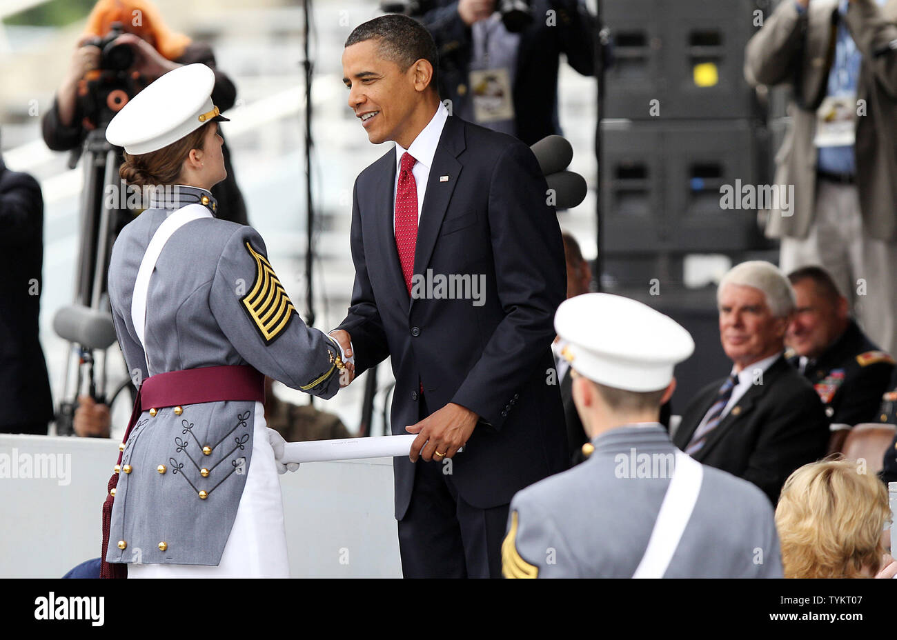 United States President Barack Obama hands out diplomas to West Point ...