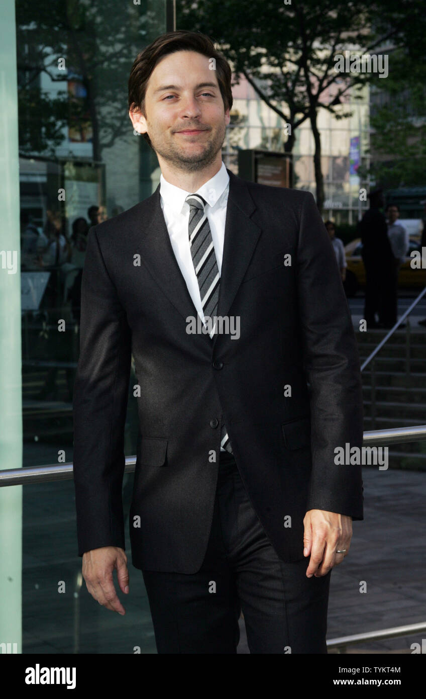 Tobey Maguire arrives for the Film Society of Lincoln Center 2010 ...