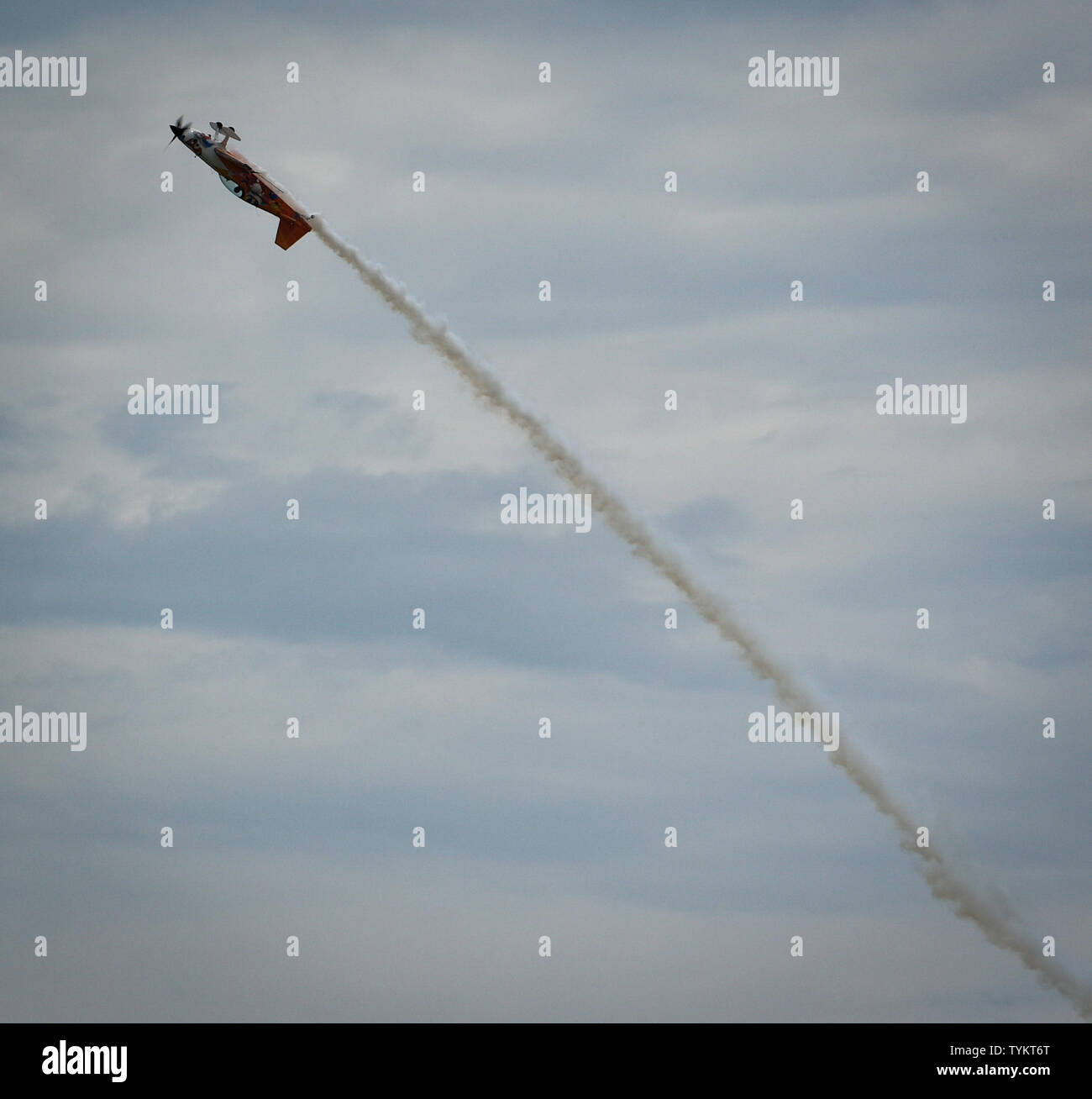 An acrobatic aviation performer flies an inverted climb during the ...