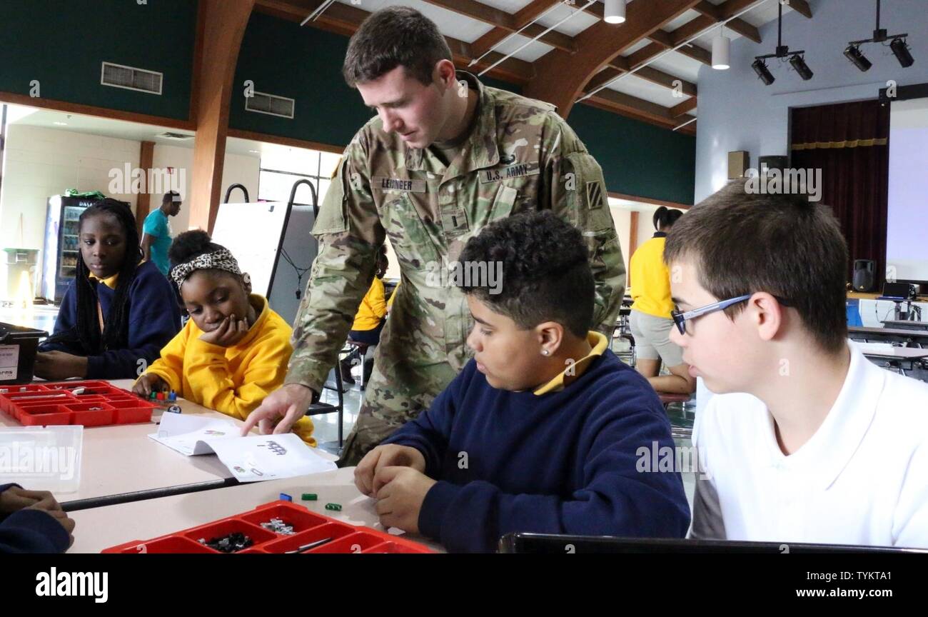 Snelson golden hi-res stock photography and images - Alamy