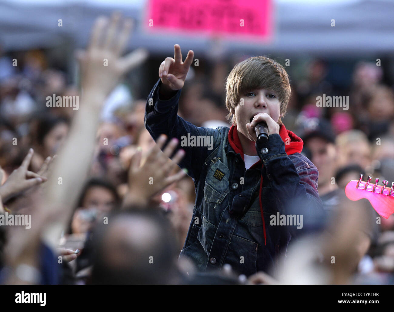 Justin Bieber performs on the NBC Today Show at Rockefeller Center in ...