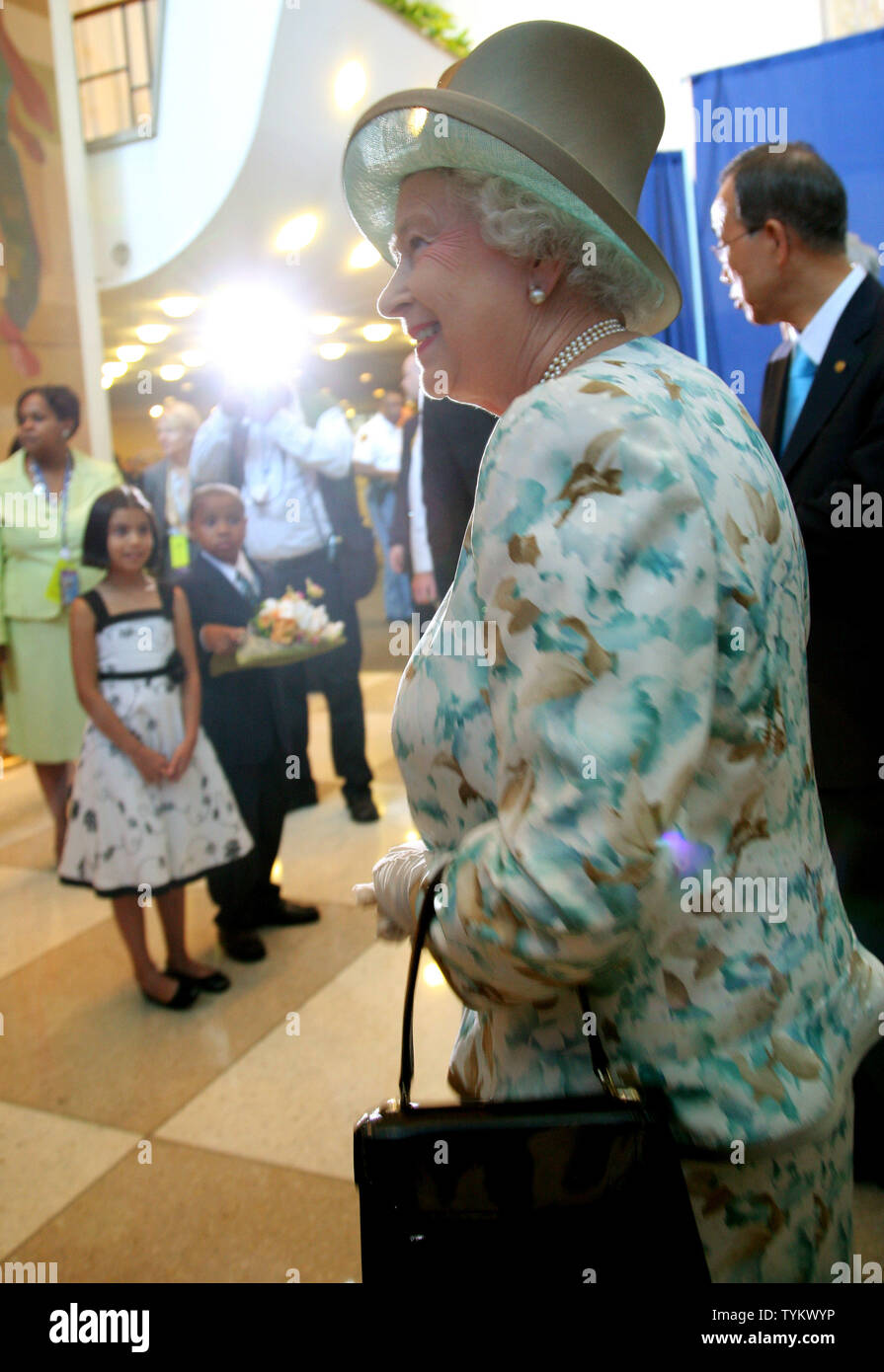 Queen elizabeth ii and her guest hi-res stock photography and images ...