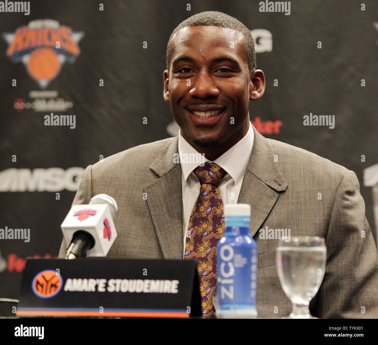 100 million dollar hi-res stock photography and images - Alamy