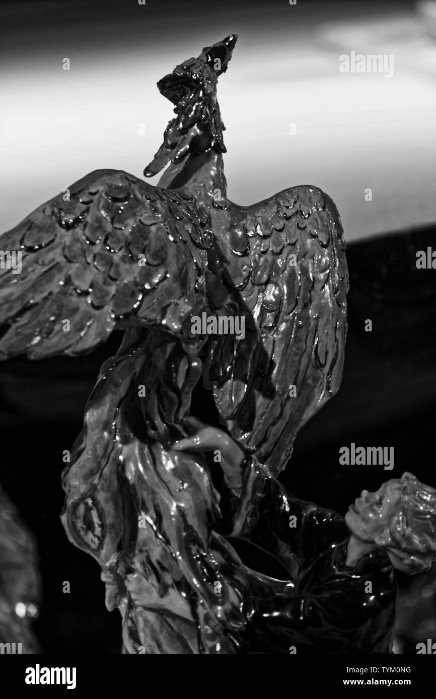 Firebird sculpture hi-res stock photography and images - Alamy