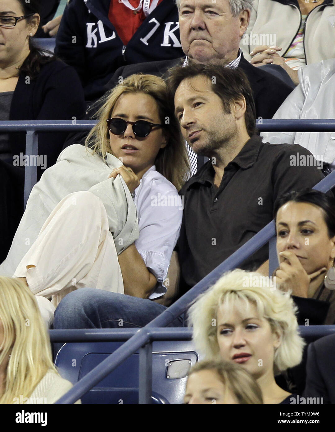 Tea Leoni and David Duchovny watch tennis at the U.S. Open Tennis ...