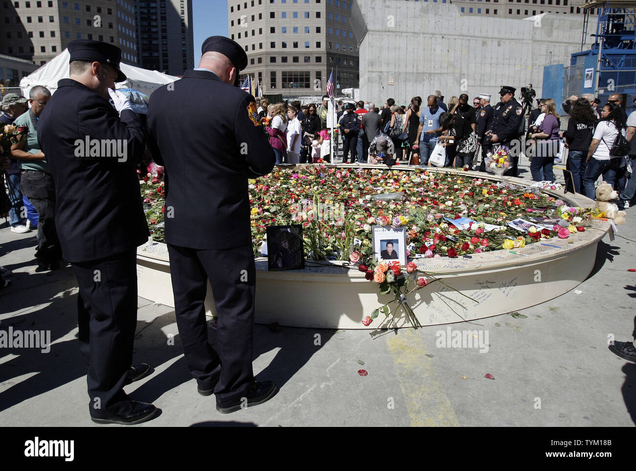 Family members of the victims of 9/11 gather around the Ground Zero ...