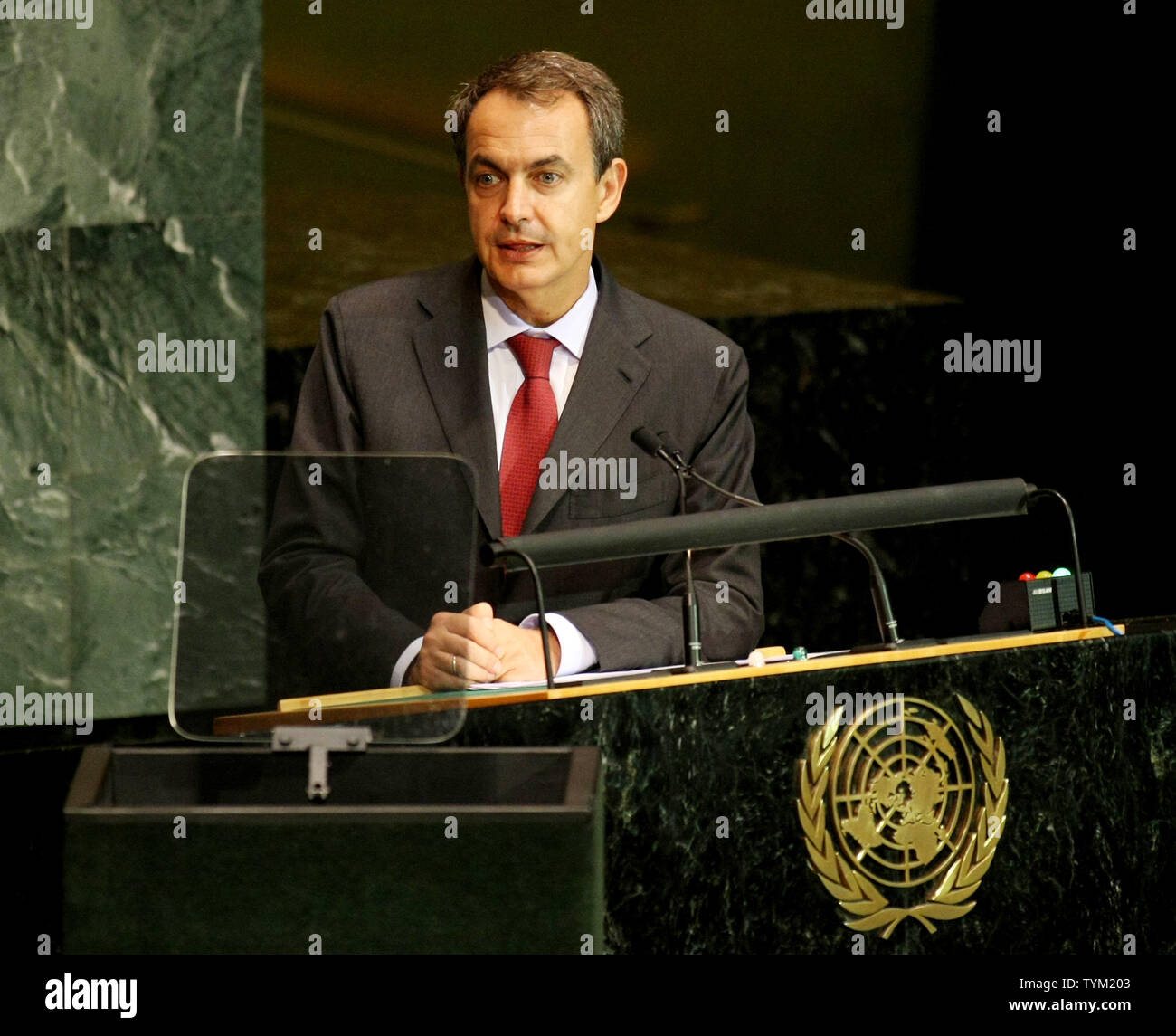 Spanish President Jose Luis Rodríguez Zapatero speaks during the ...