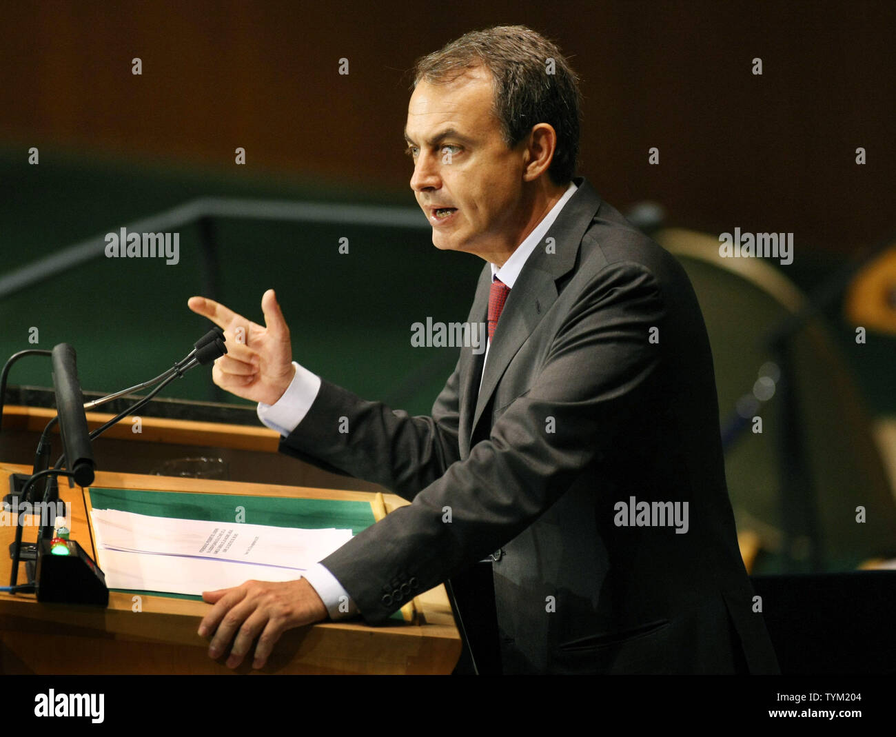 Spanish President Jose Luis Rodríguez Zapatero speaks during the ...