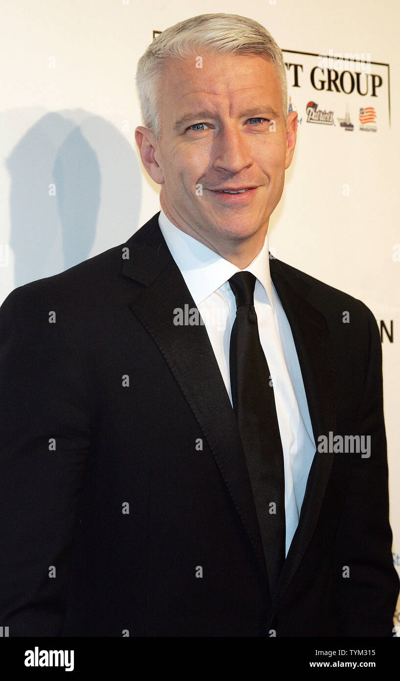 Cooper vision hi-res stock photography and images - Alamy