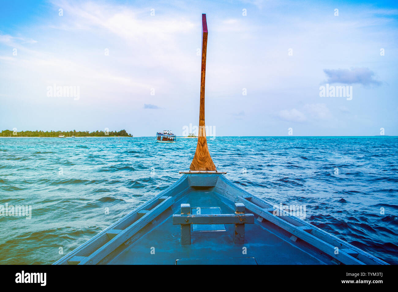 Traditional dhoni boat in maldives hi-res stock photography and images ...