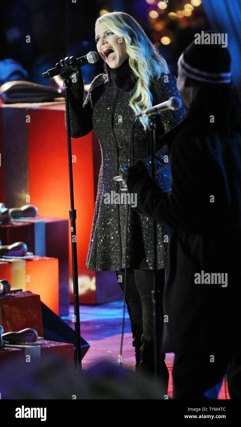 Holiday jessica simpson hi-res stock photography and images - Alamy