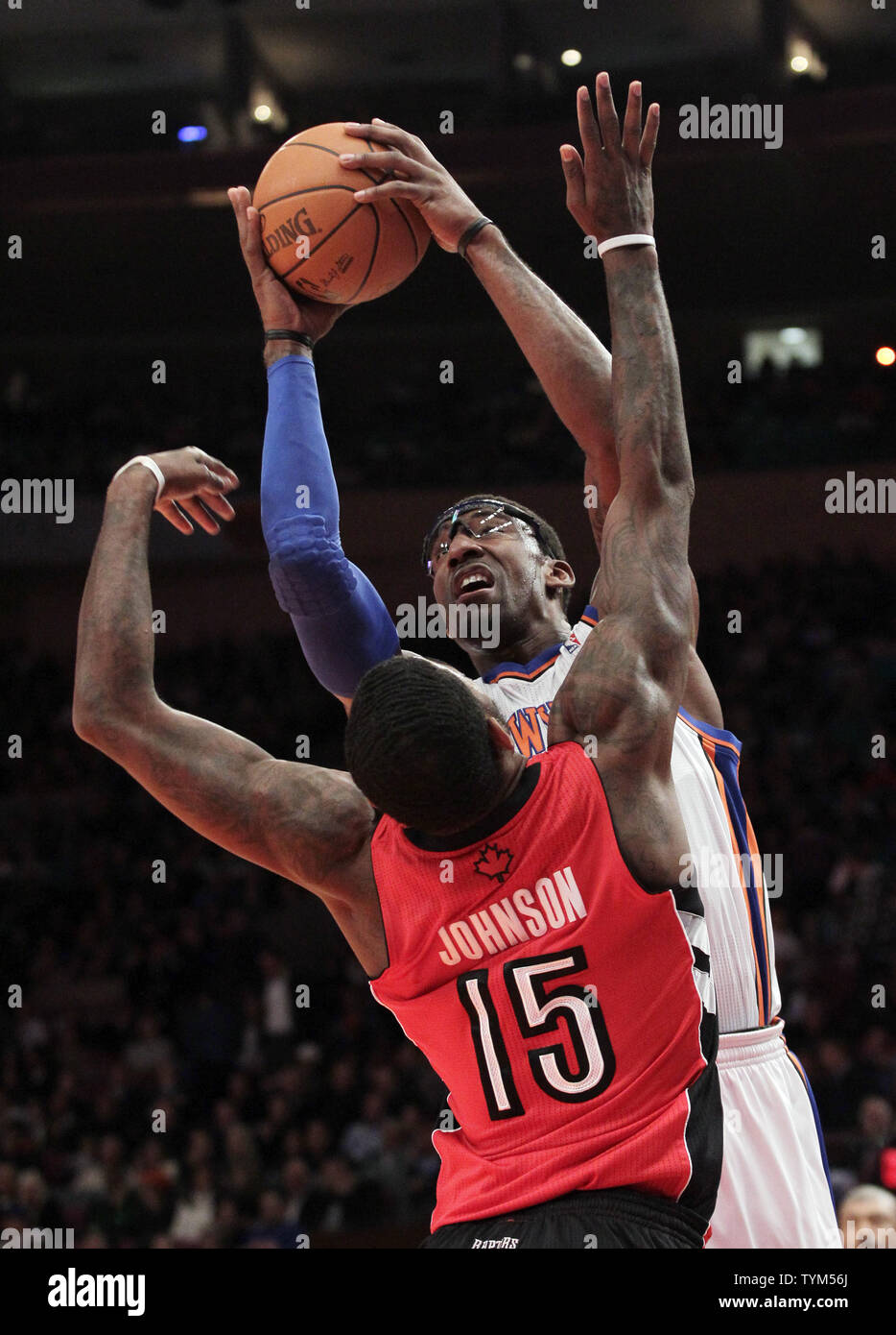 New York Knicks Amar'e Stoudemire jumps into Toronto Raptors Amir ...