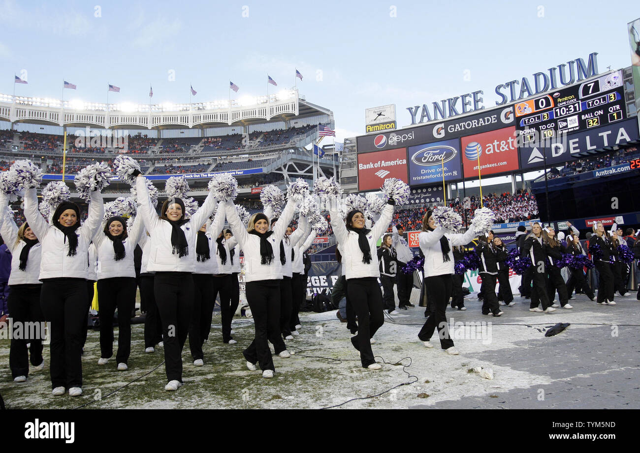 Kansas state wildcats cheerleaders hi-res stock photography and images ...