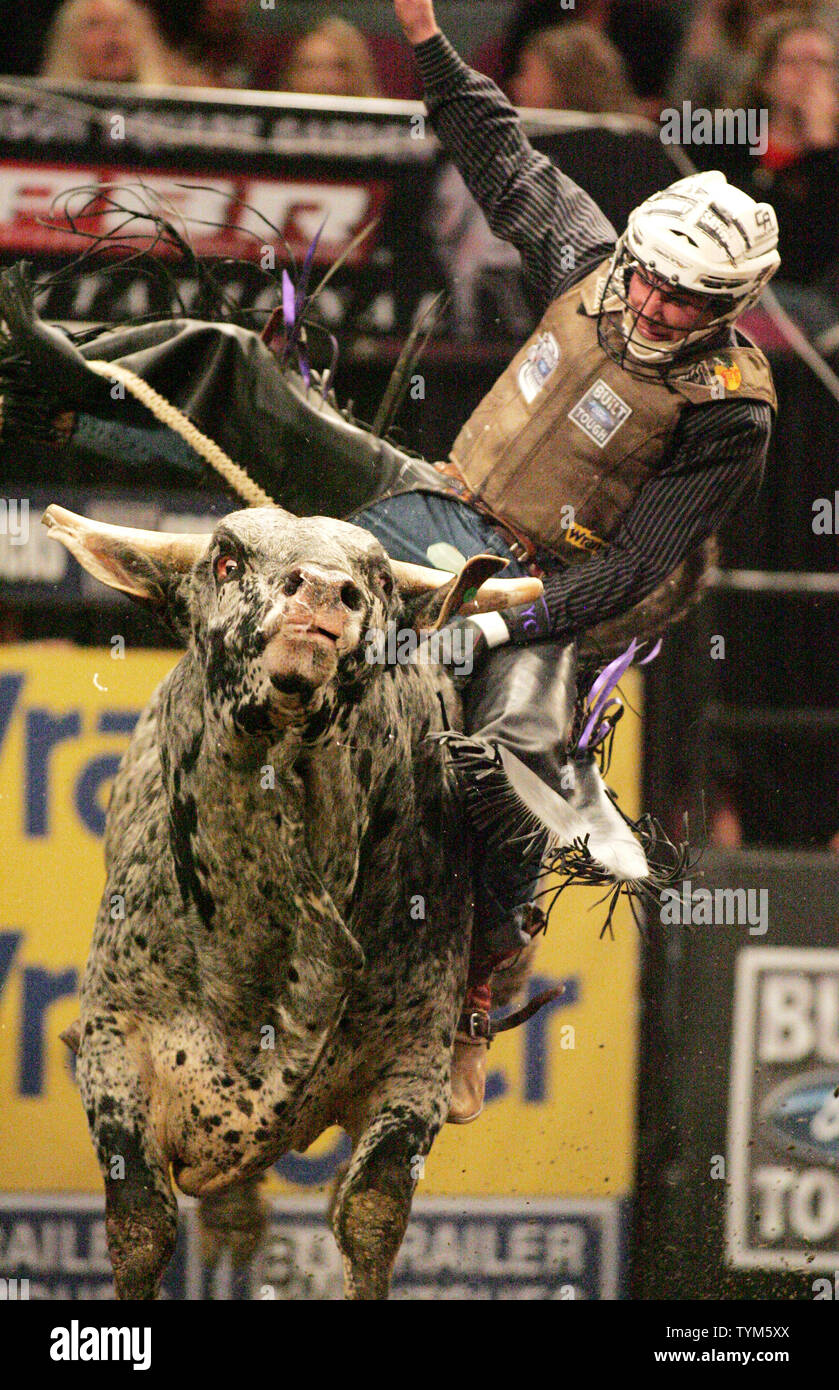 Stormy wing hi-res stock photography and images - Alamy