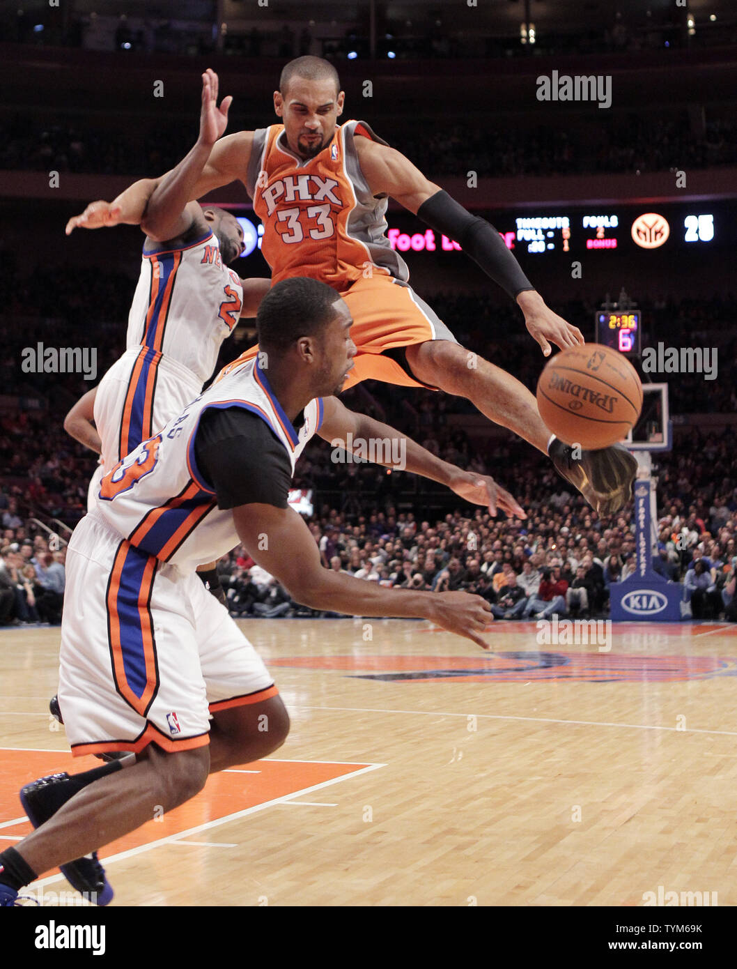 Phoenix Suns Grant Hill and New York Knicks Raymond Hill and Toney ...
