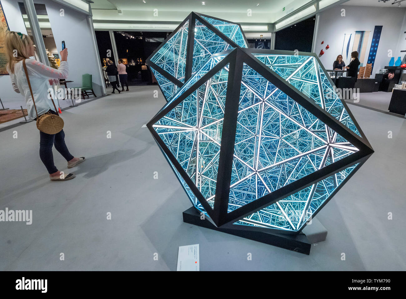 Icosahedron hi-res stock photography and images - Alamy