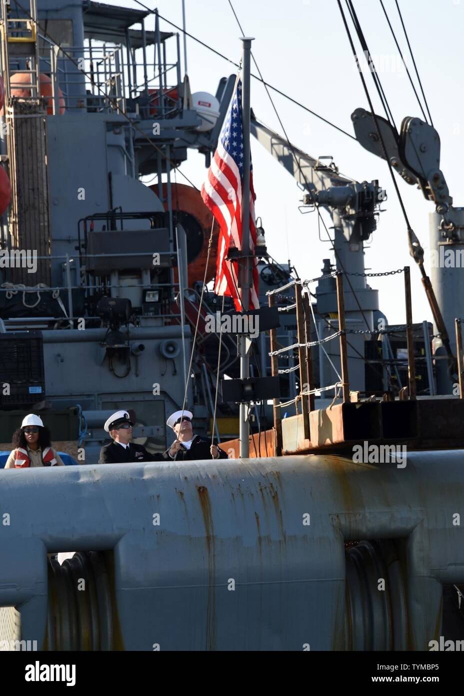 Usns grasp ars 51 hi-res stock photography and images - Alamy