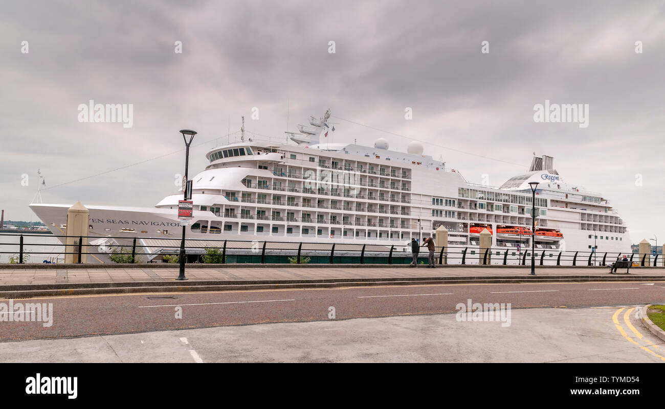 Navigator terminal hi-res stock photography and images - Alamy