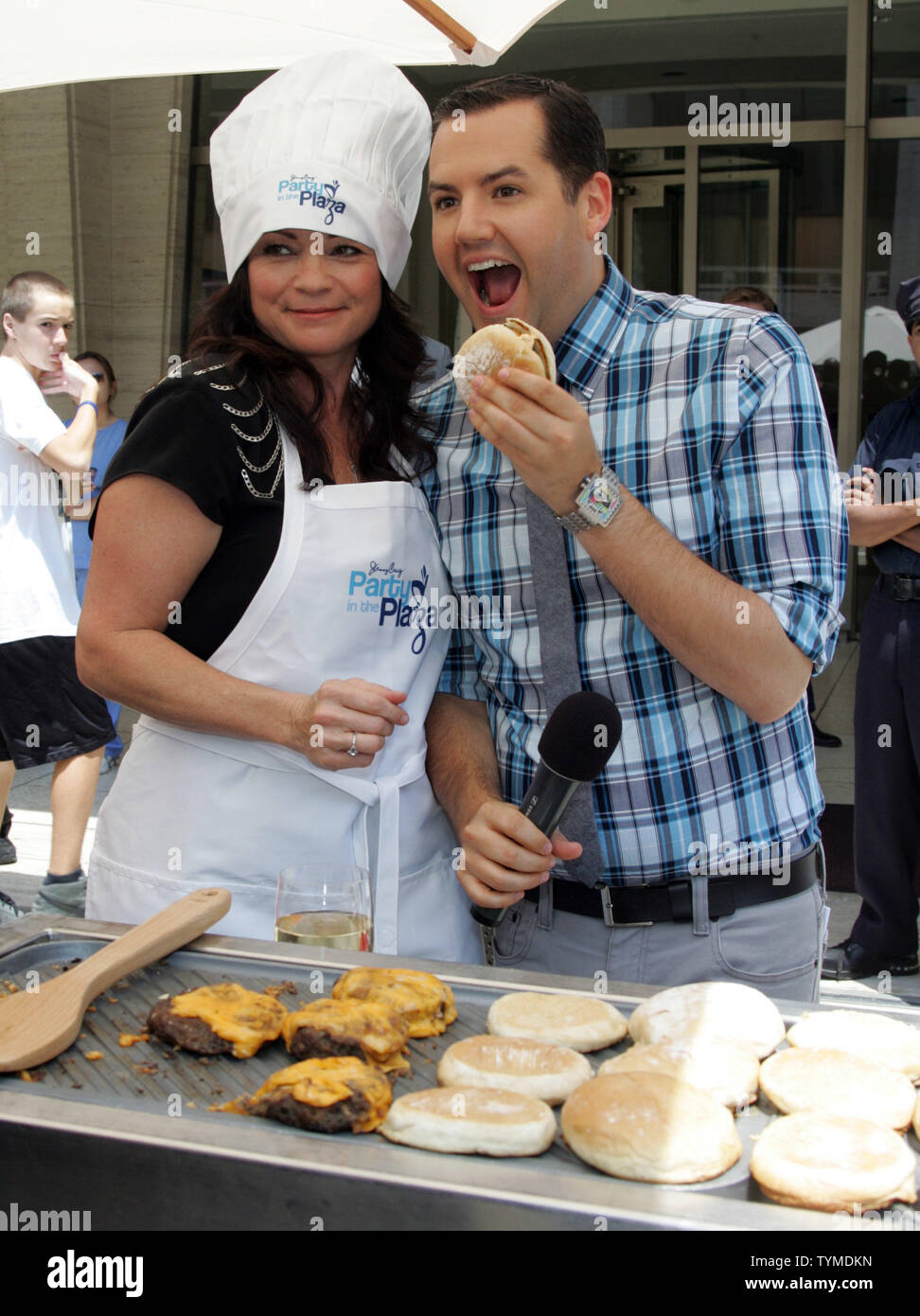 Valerie Bertinelli and Ross Mathews serve and cook food at the Jenny ...