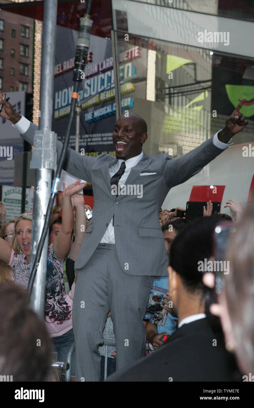 Tyrese Gibson arrives for the "Transformers: Dark of the Moon" premiere ...